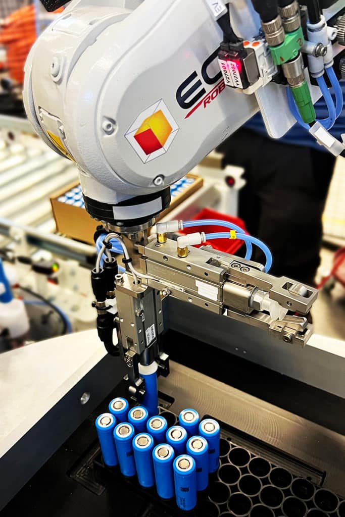 Robotized solutions for battery pack manufacturing | ECM